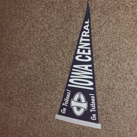 Antique | Accents | Vintage Iowa Central Go Tritons Felt Flag Pennant ...